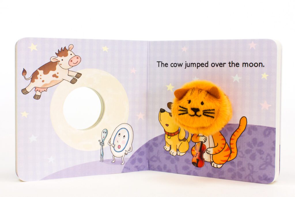 Hey Diddle Diddle Finger Puppet Book - House of Marbles